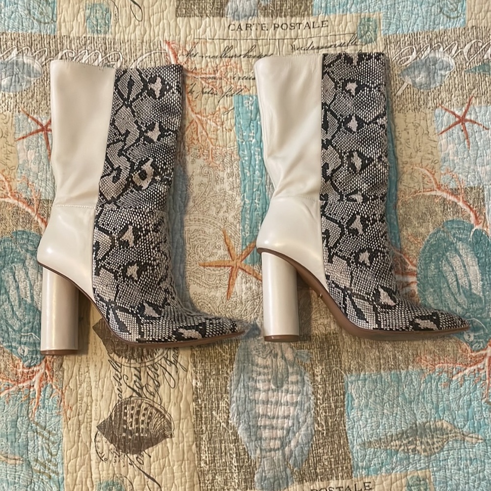 42 Gold Kolby Cream Snake Skin Boots - Gem